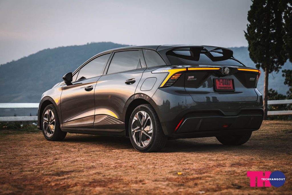 รีวิว MG 4 ELECTRIC ขับสนุก ช่วงล่างอิสระ ทดสอบระยะทางไกล จนแบตเหลือ 1% ...