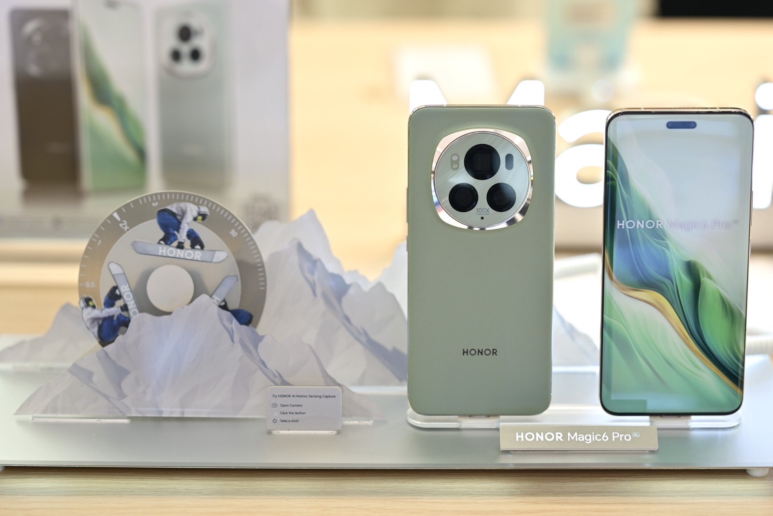 A collection of images of the dazzling atmosphere of the HONOR Magic6 ...